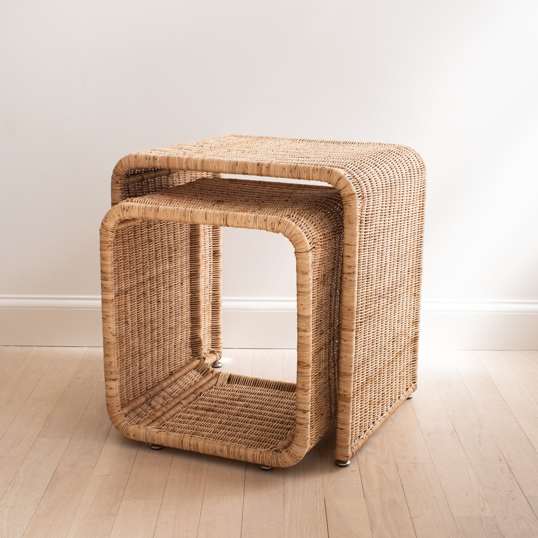 Wave Nested Tables – Anyon Design and Atelier