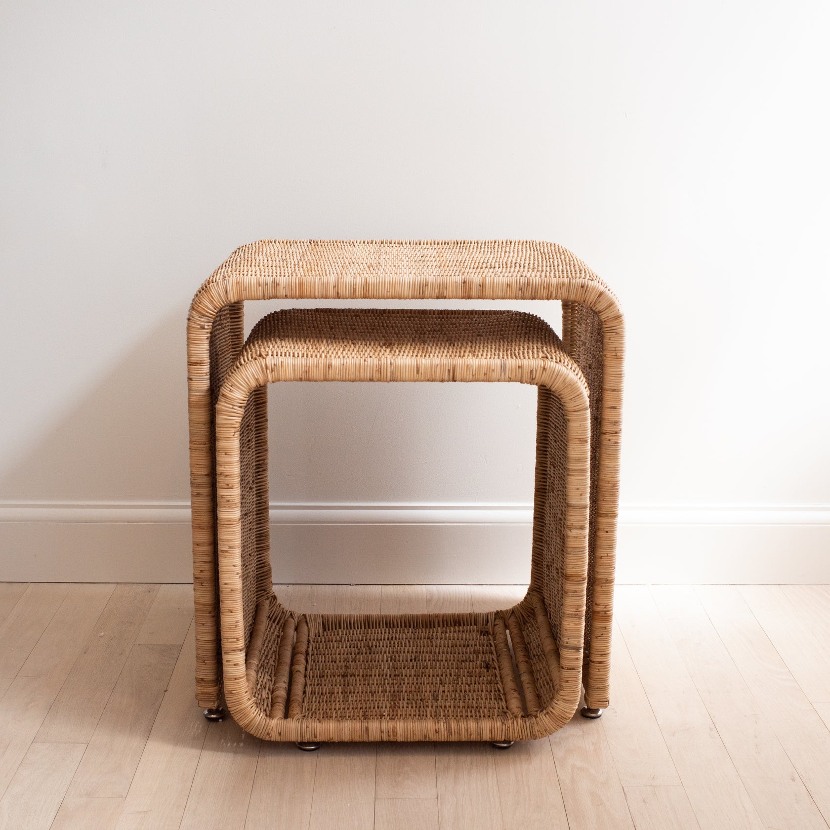 Wave Nested Tables – Anyon Design and Atelier